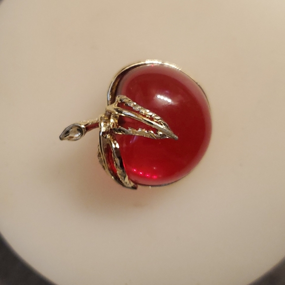Sarah Coventry | Jewelry | Sarah Coventry Vintage Apple Brooch | Poshmark